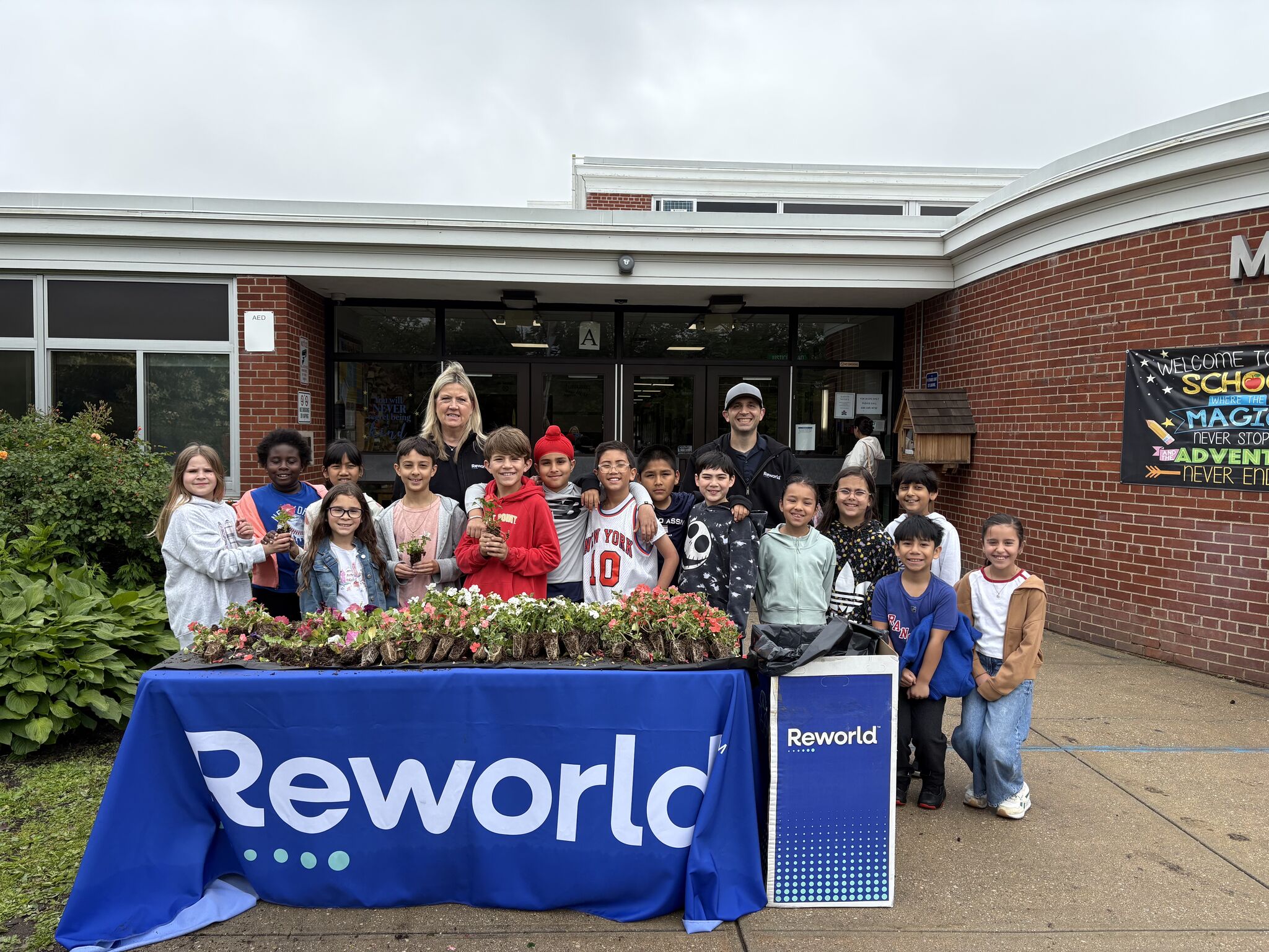 Reworld™ Helps Meadowbrook Elementary Bloom on Beautification Day